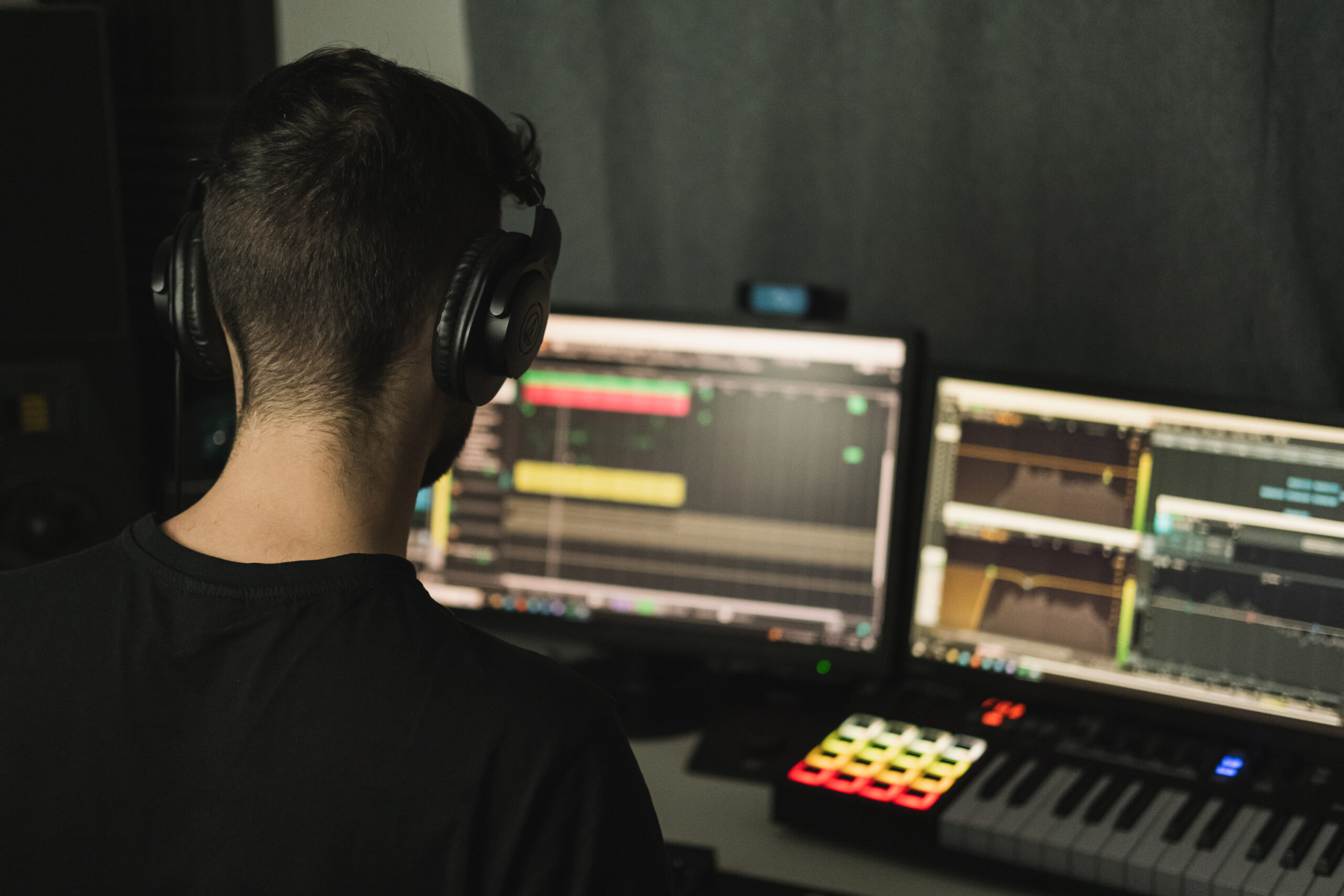 A propos de l'agence - Into the wave - Studio de podcast